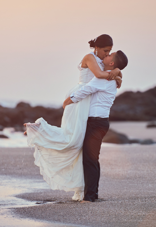 35 Romantic First Look Wedding Photos You Should Repeat