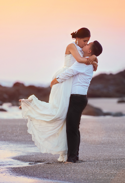 35 Romantic First Look Wedding Photos You Should Repeat