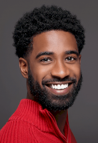 Business Headshot Poses: How to Pose Professionally