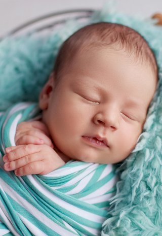 8 Best Apps for Pregnancy Photos of 2026: Free & Paid