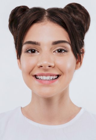 How to Smile for Pictures: Best Tactics to Try