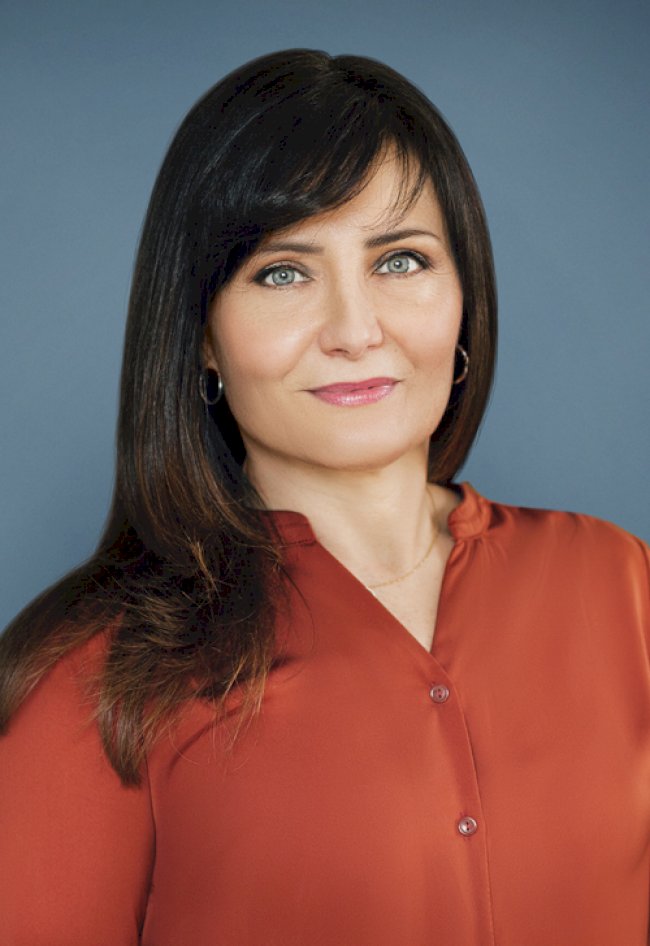 Clamshell Lighting: Detailed Explanation & Examples