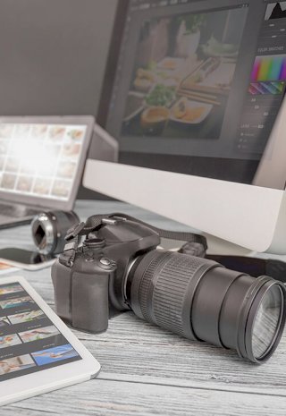 10 LinkedIn Background Photo Ideas to Differ from Other Profiles