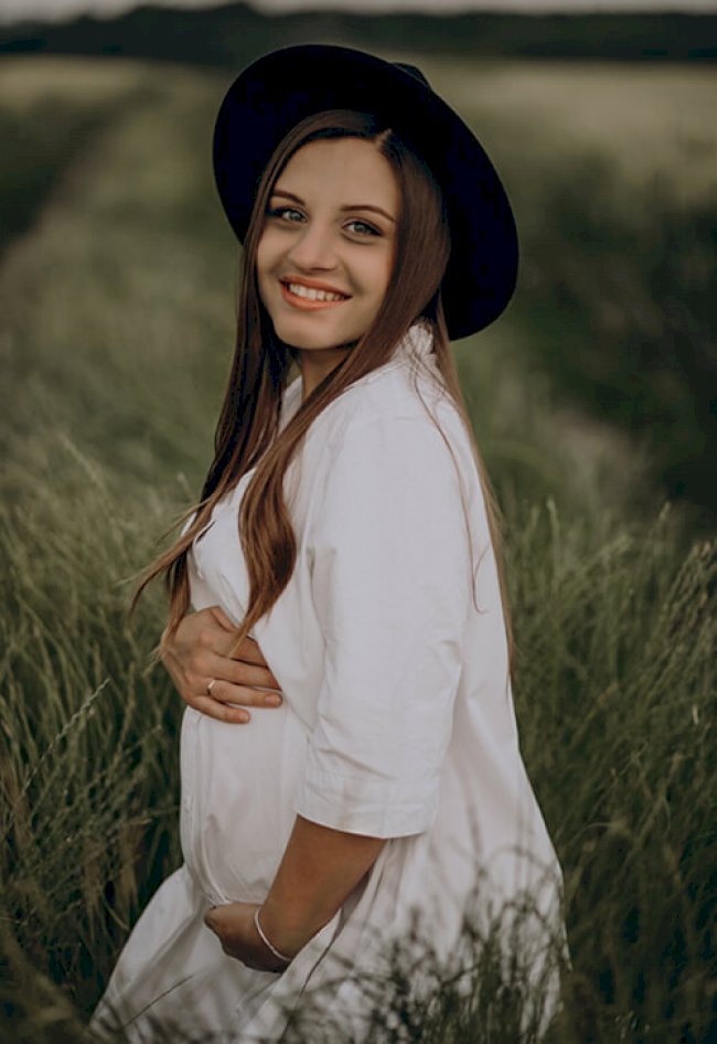 35 Simple Maternity Photoshoot Ideas