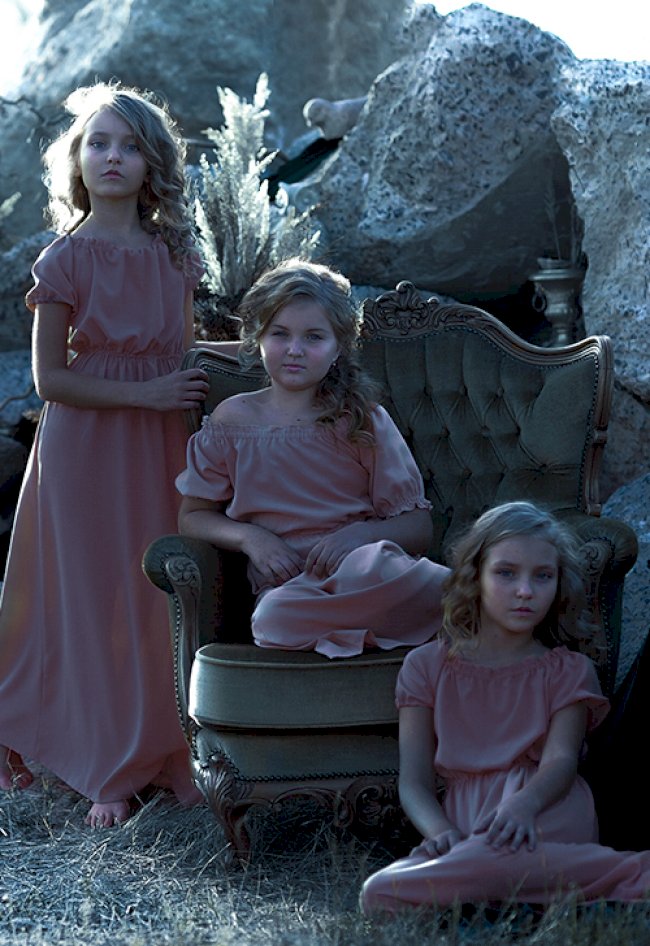 32 Group Photo Ideas for Small and Large Groups