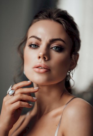 Best Camera Settings for Indoor Photography: Guide 2026