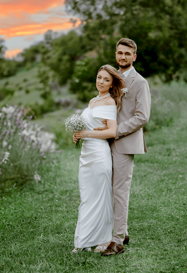 7 Best AI Wedding Photo Generators in 2025 [Free & Cheap]