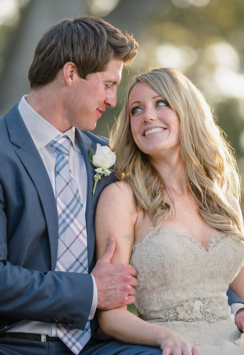 34 Wedding Photography Poses for Enamored Couples