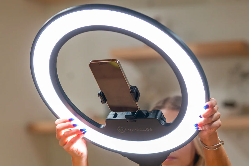 Best Lighting for Zoom Calls in 2024: Gear & Tips